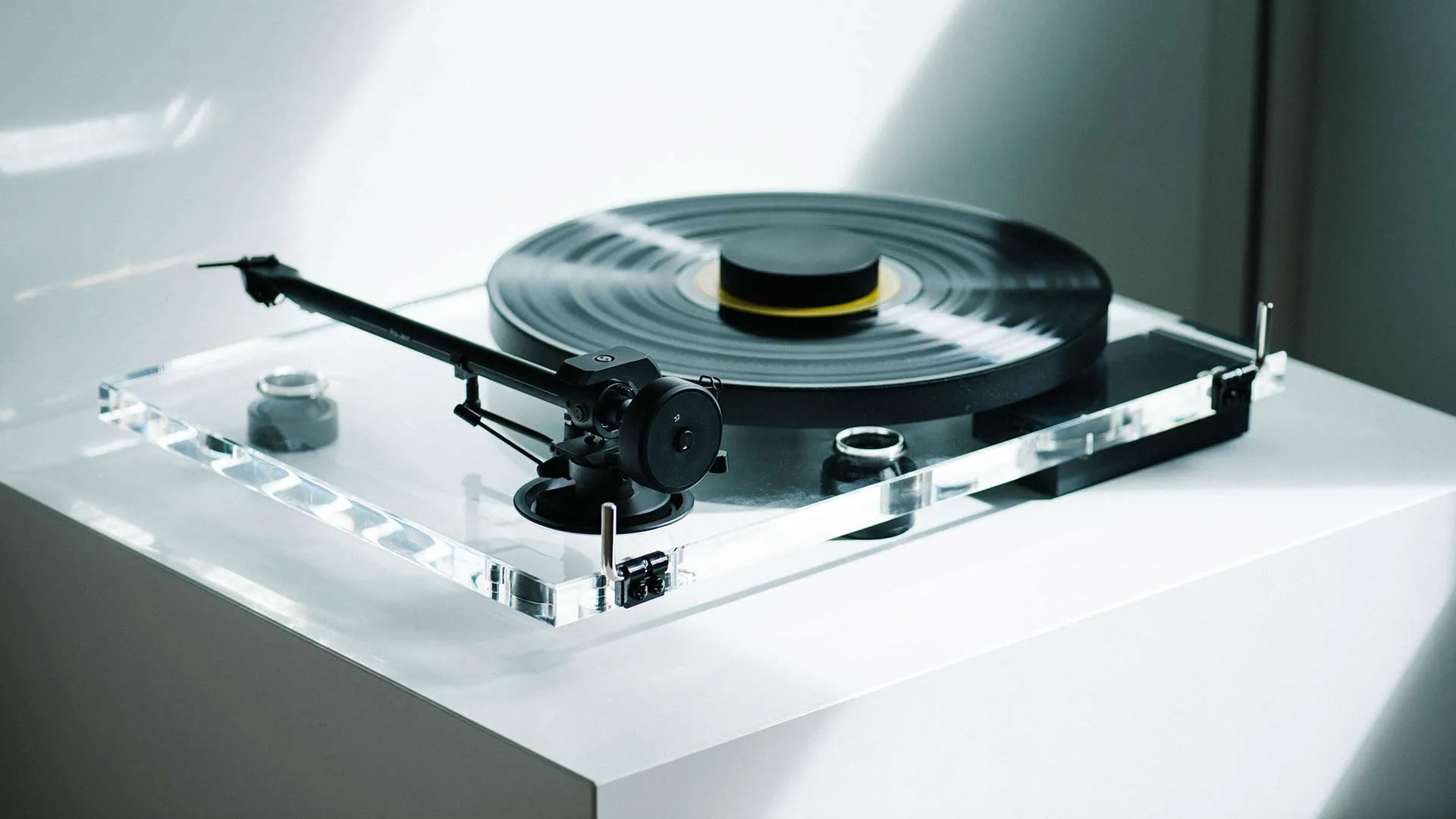 XA B Balanced Acrylic Turntable - Pro-Ject Audio USA